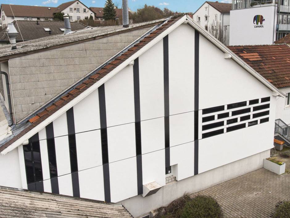 Solarthermie: Streifenkollektoren an der Hausfassade | Haustec