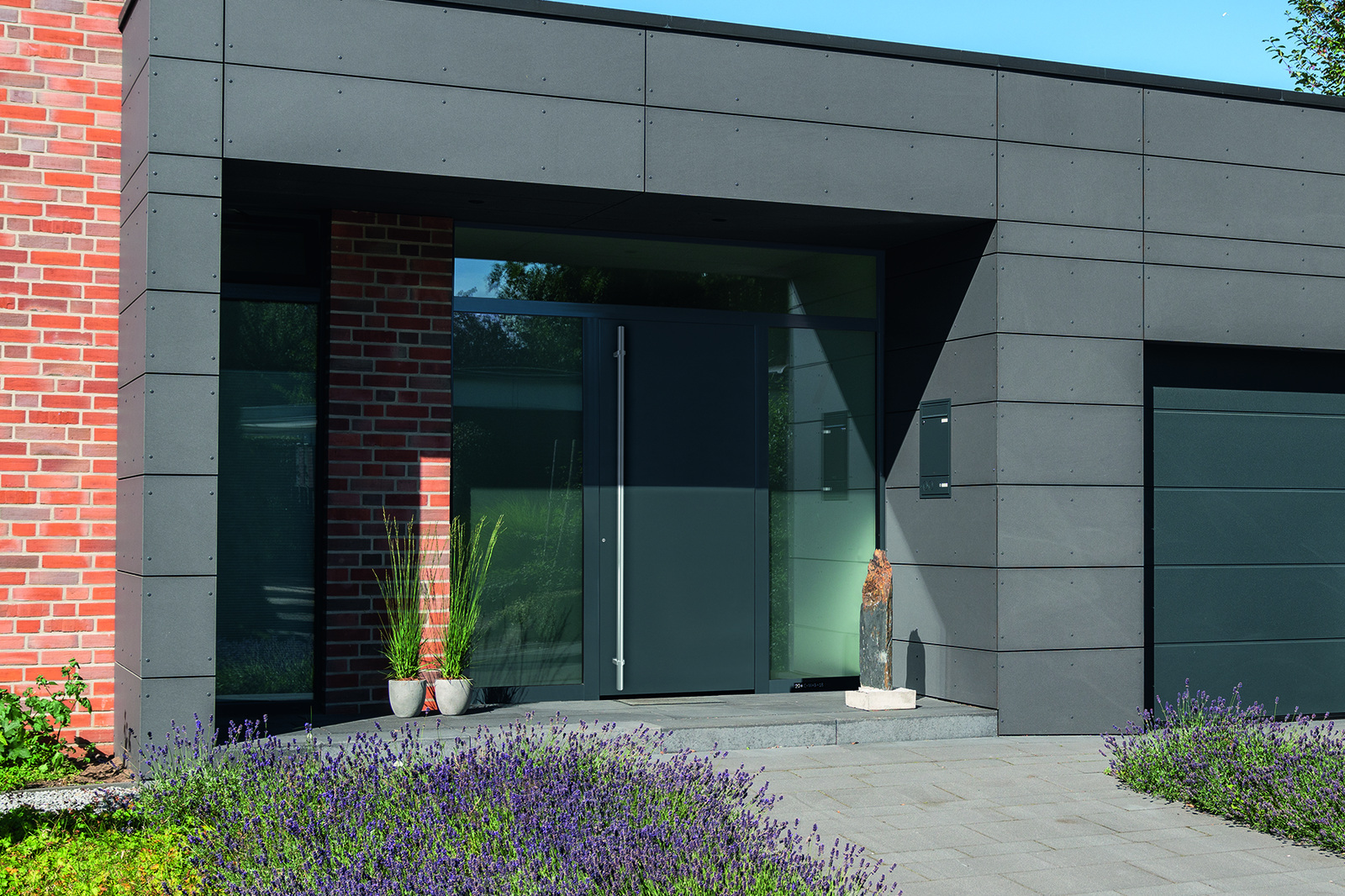 Versco Keramik-Haustüren mit reversibler Füllung | Haustec