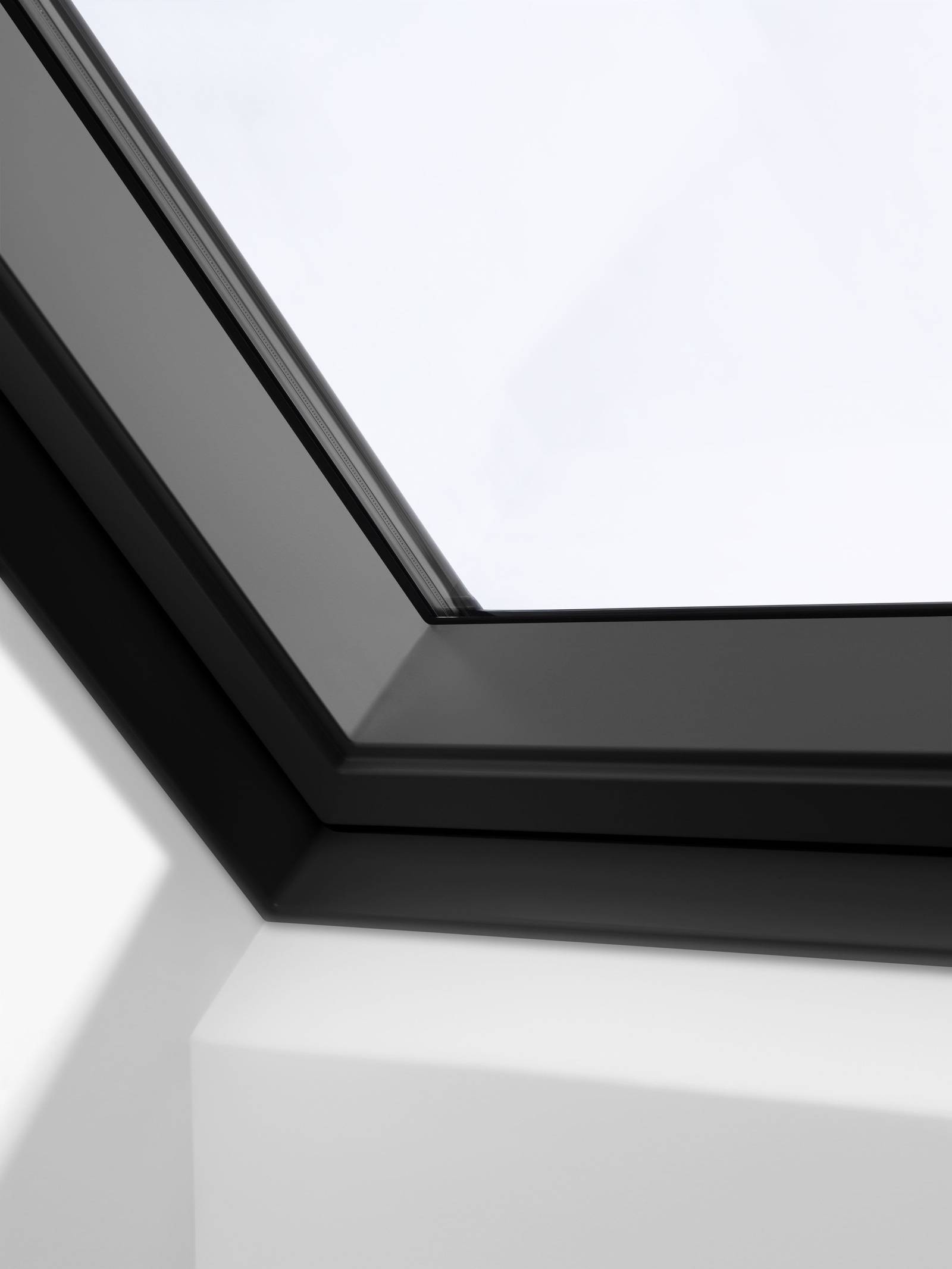 Velux GGU Black: Dieses Dachfenster ist komplett schwarz | Haustec