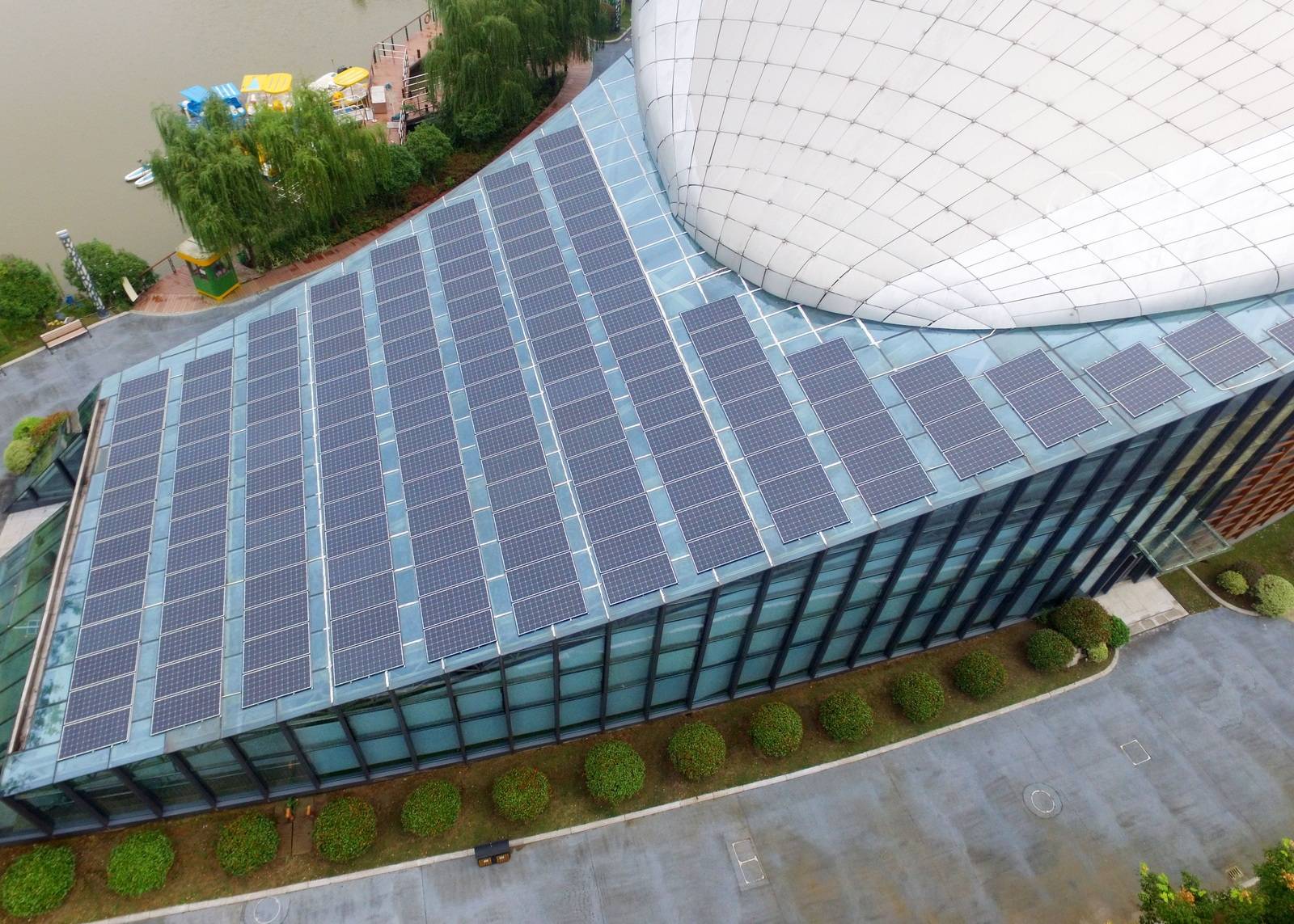 SunMan eArche: Glasfreie Solarmodule für Leichtbau-Dächer | Haustec