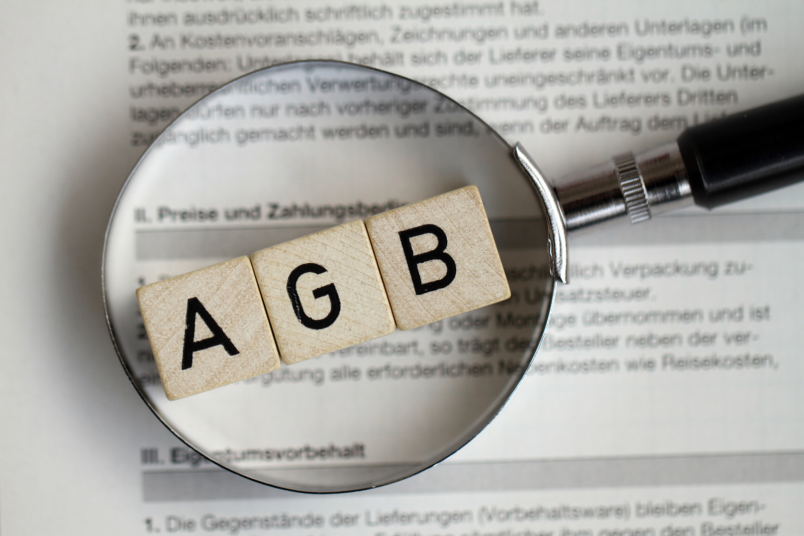 Buch mit sieben Siegeln: So lesen Sie AGB richtig | Haustec