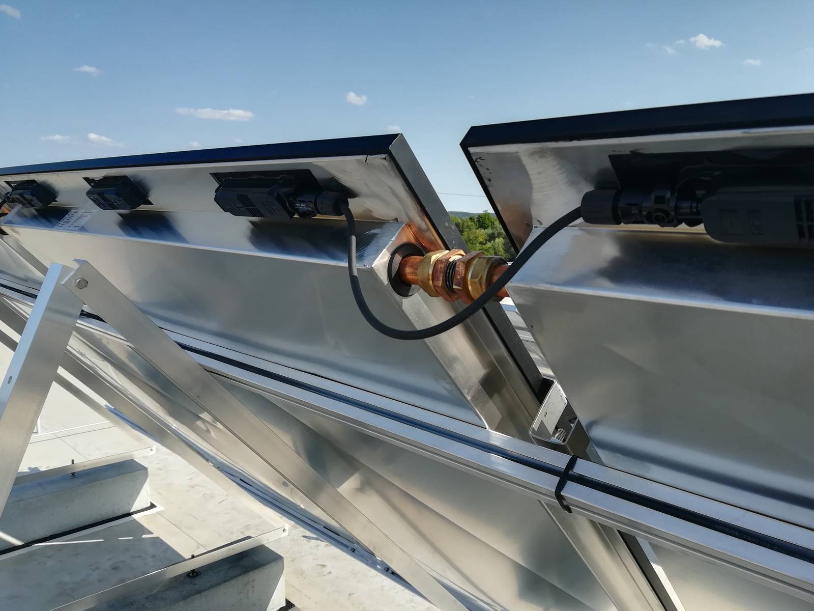 PVT-Kollektoren: Photovoltaik und Solarthermie als Hybrid | Haustec