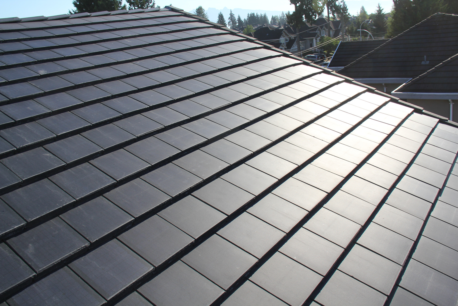 Solardachziegel in Schwarz oder Terrakotta von Ergosun | Haustec