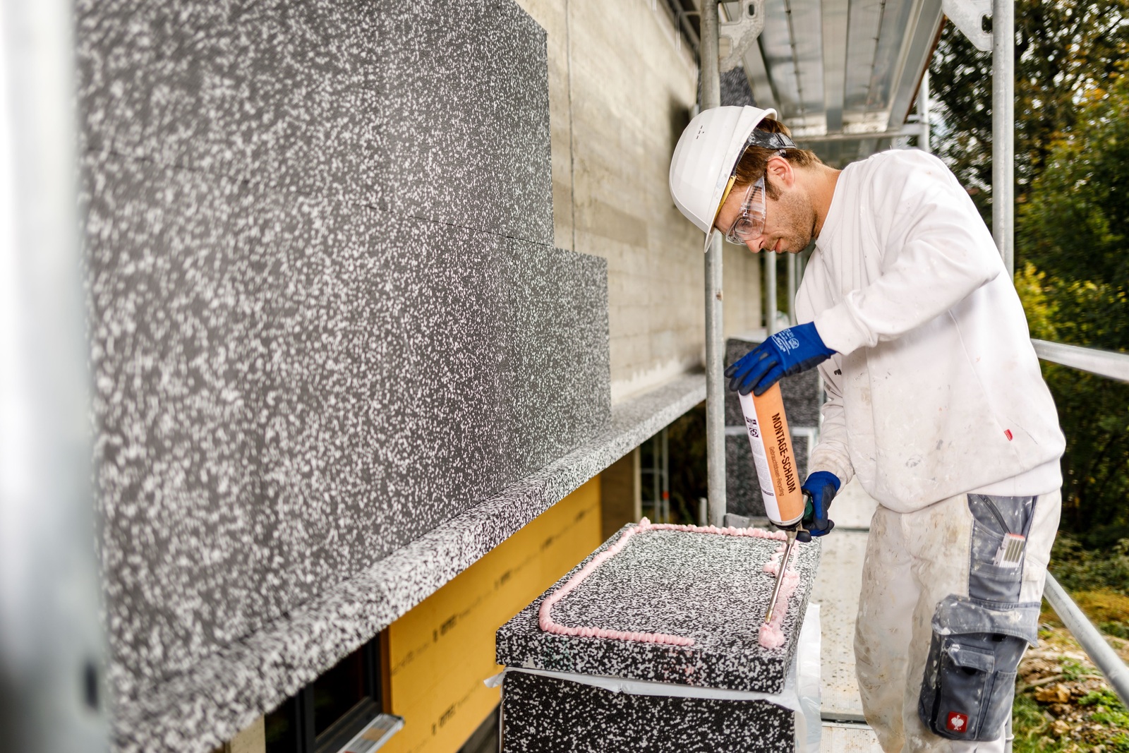 Wie montiert man WDVS-Platten mit PU-Kleber? | Haustec