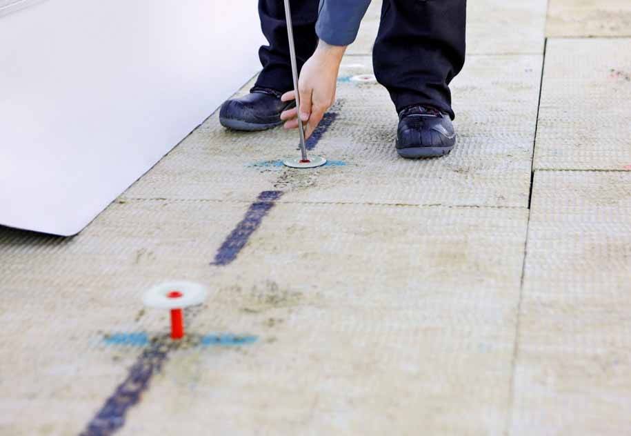 SFS: Durchdringungsfreie Feldbefestigung mit Isoweld | Haustec