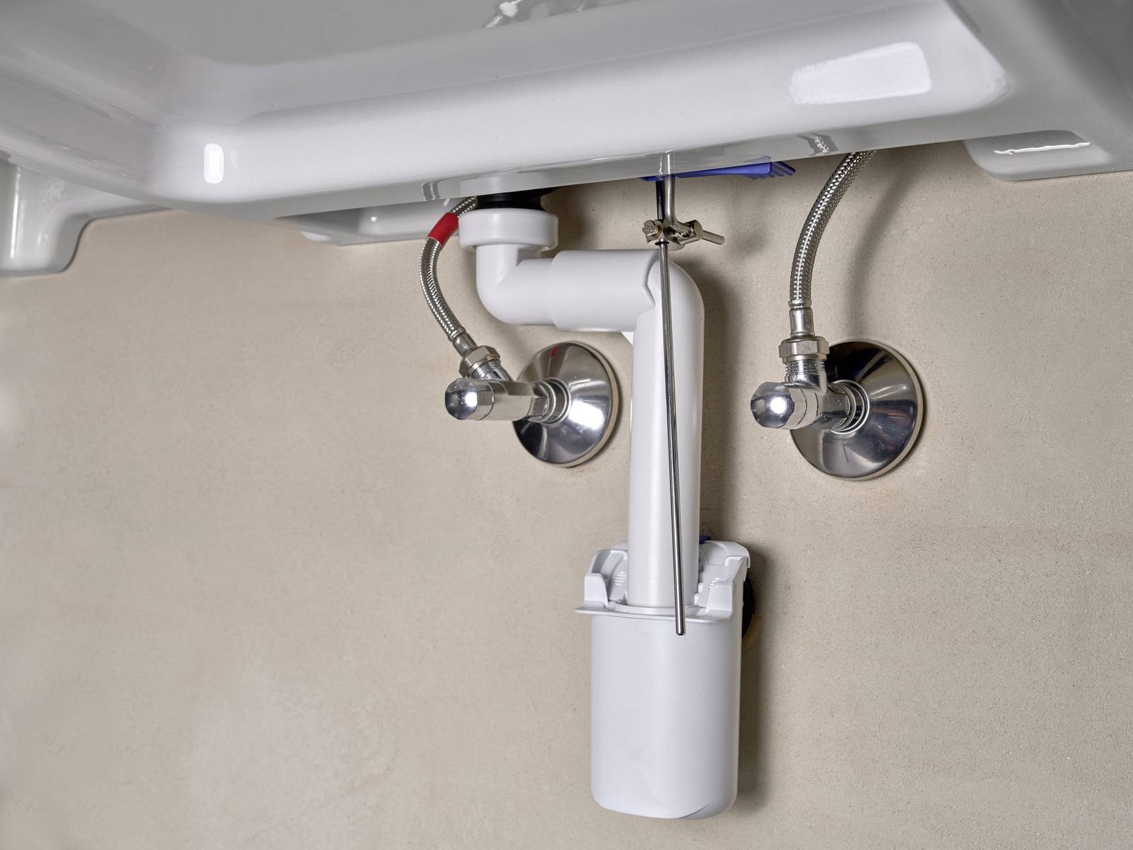 Montageanleitung: Platzsparender Siphon Geberit Clou | Haustec