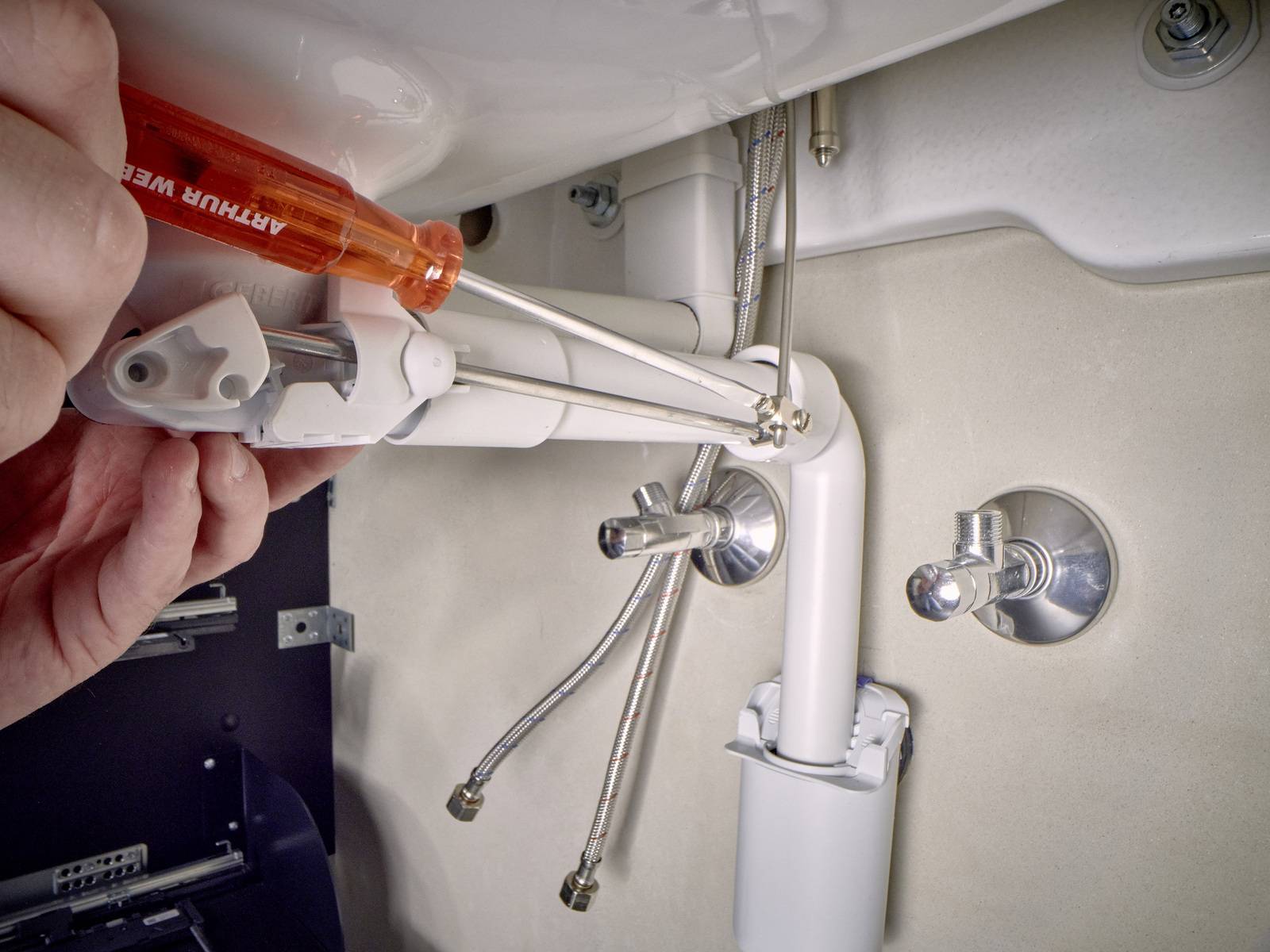 Montageanleitung: Platzsparender Siphon Geberit Clou | Haustec