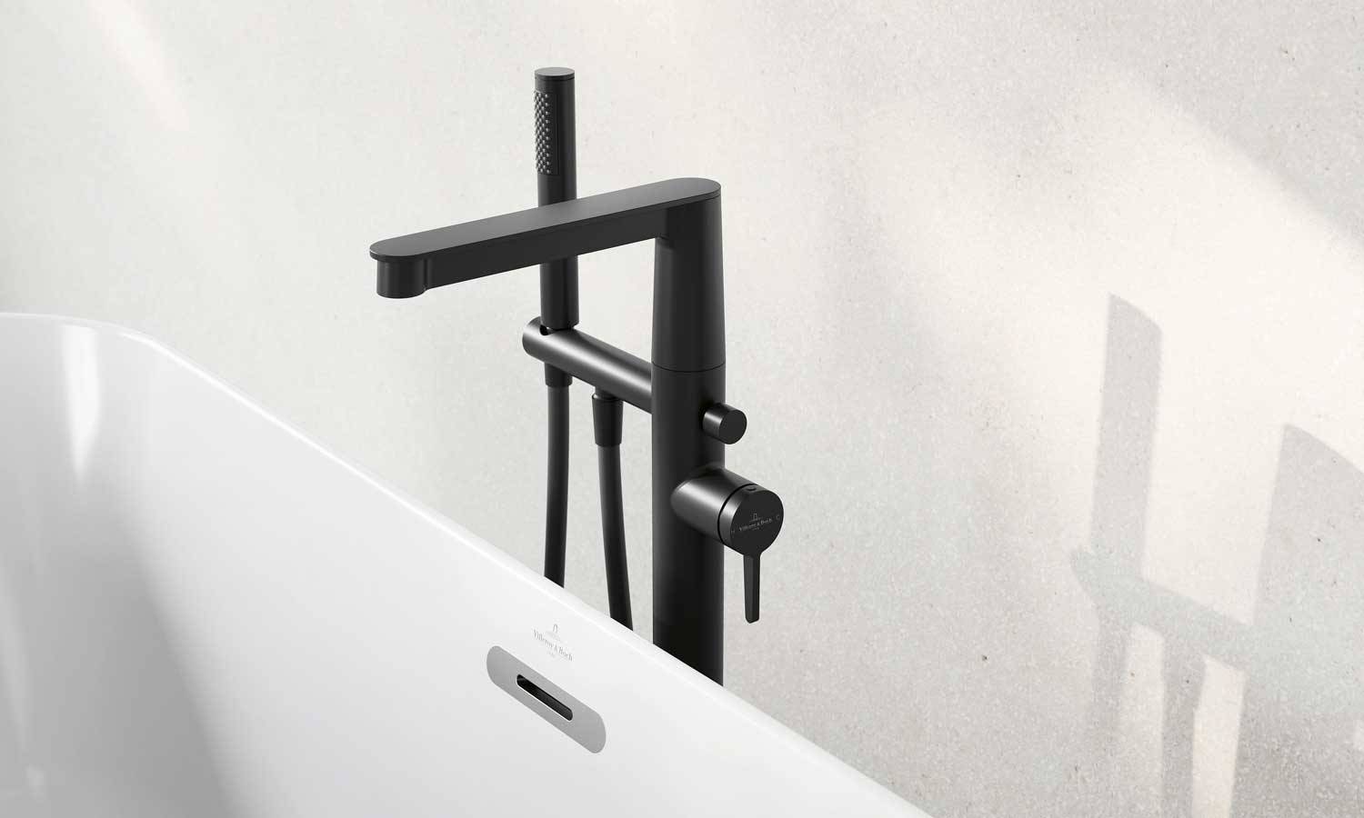 Villeroy & Boch: Freistehende Badewanne und Designarmatur | Haustec