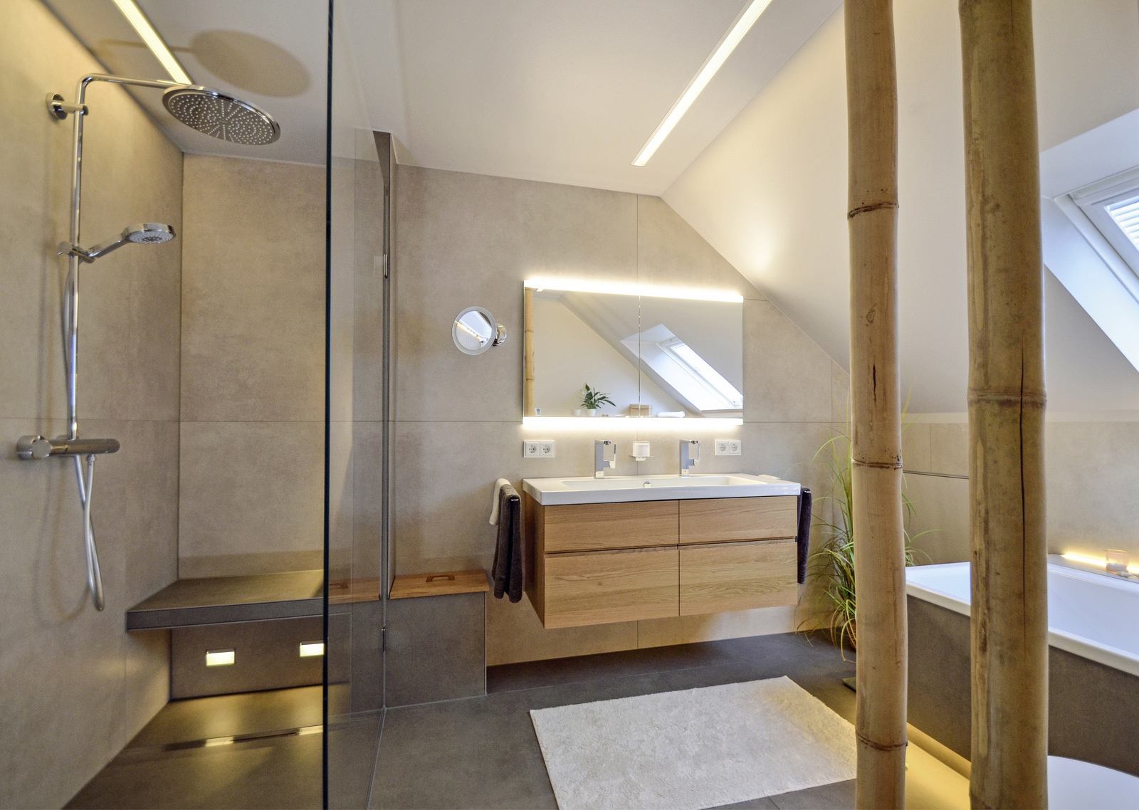 Bad mit Dachschräge: Fläche bestmöglich nutzen | Haustec