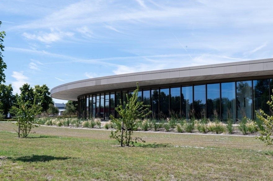 Wie Deckensegel für ein behagliches Raumklima und tolle Akustik sorgen ...