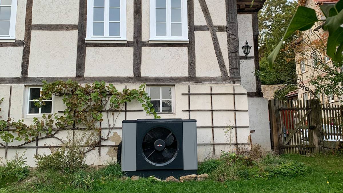 Bosch Compress 8800i AW: Hochtemperatur-Wärmepumpe in drei ...