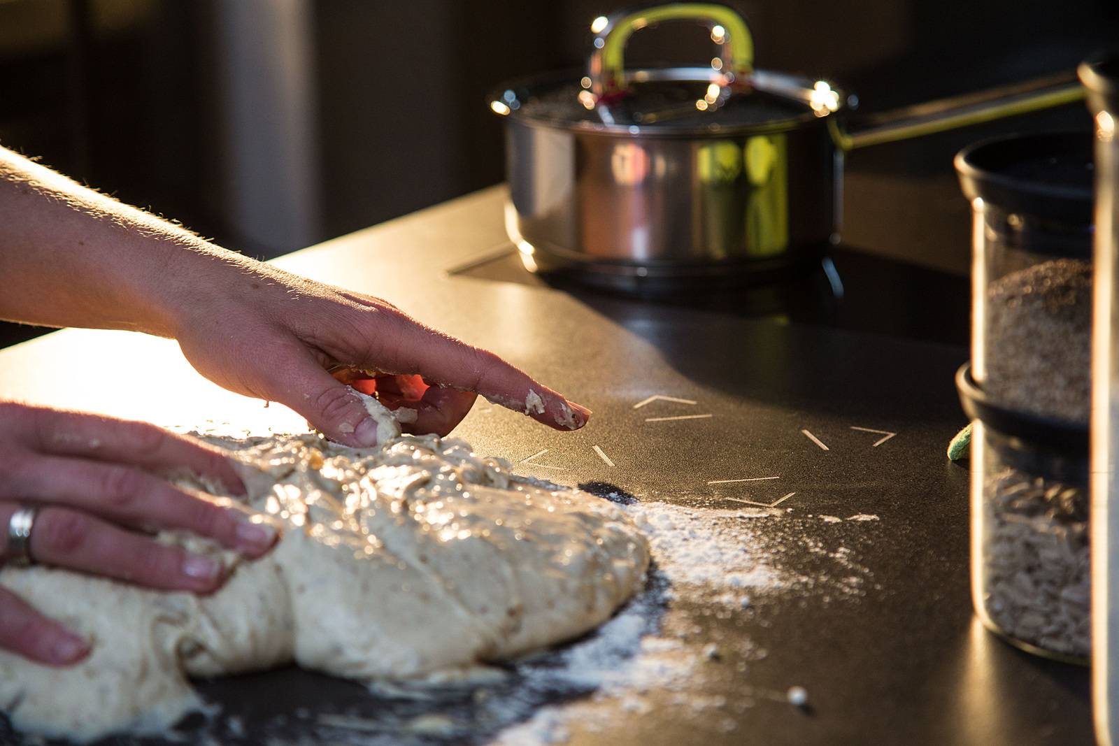 Loxone Touch Stone: Schalter im Stein | Haustec