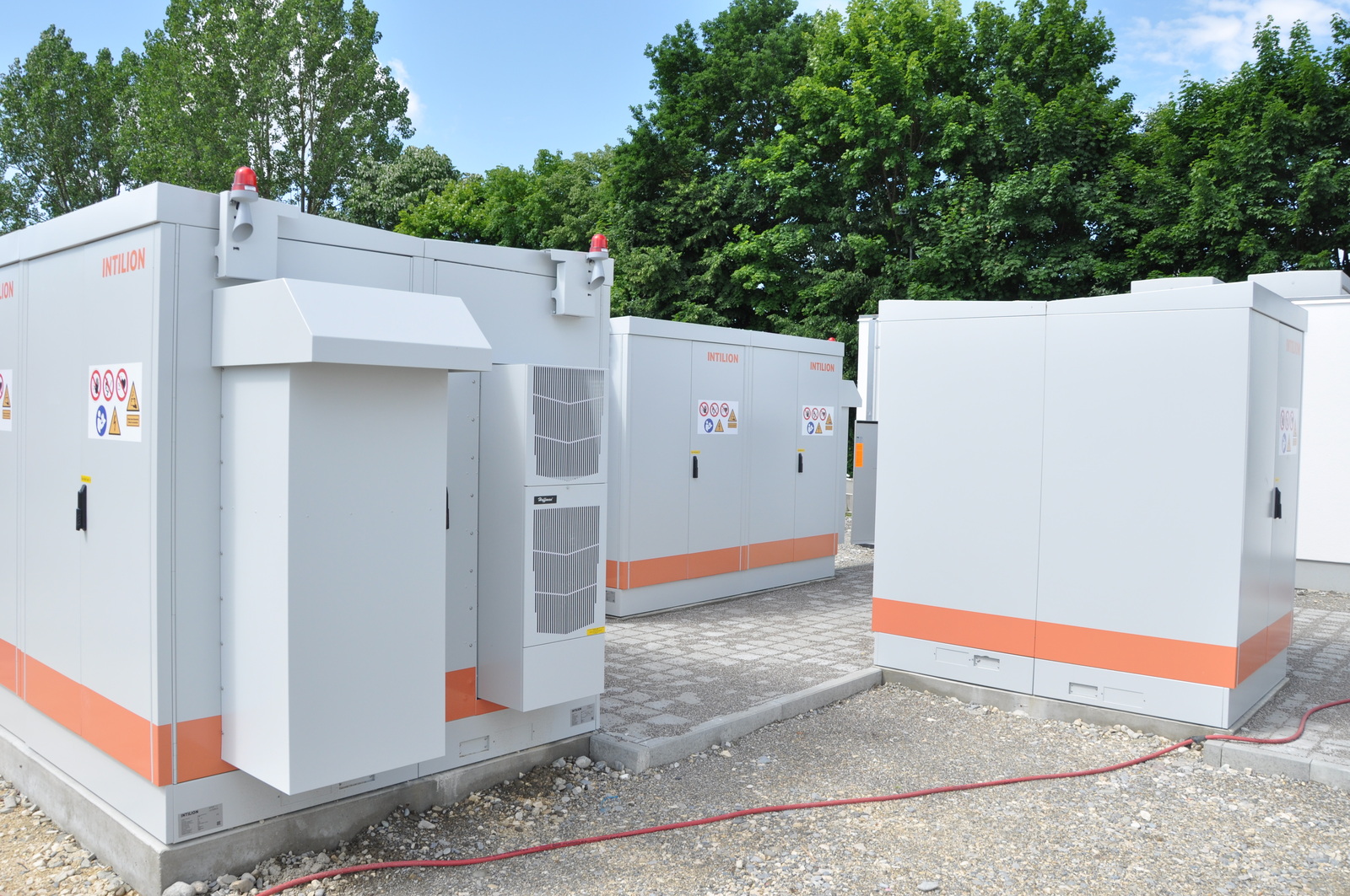 Intilion-Speicher kappen Lastspitzen der Großmolkerei Zott | Haustec