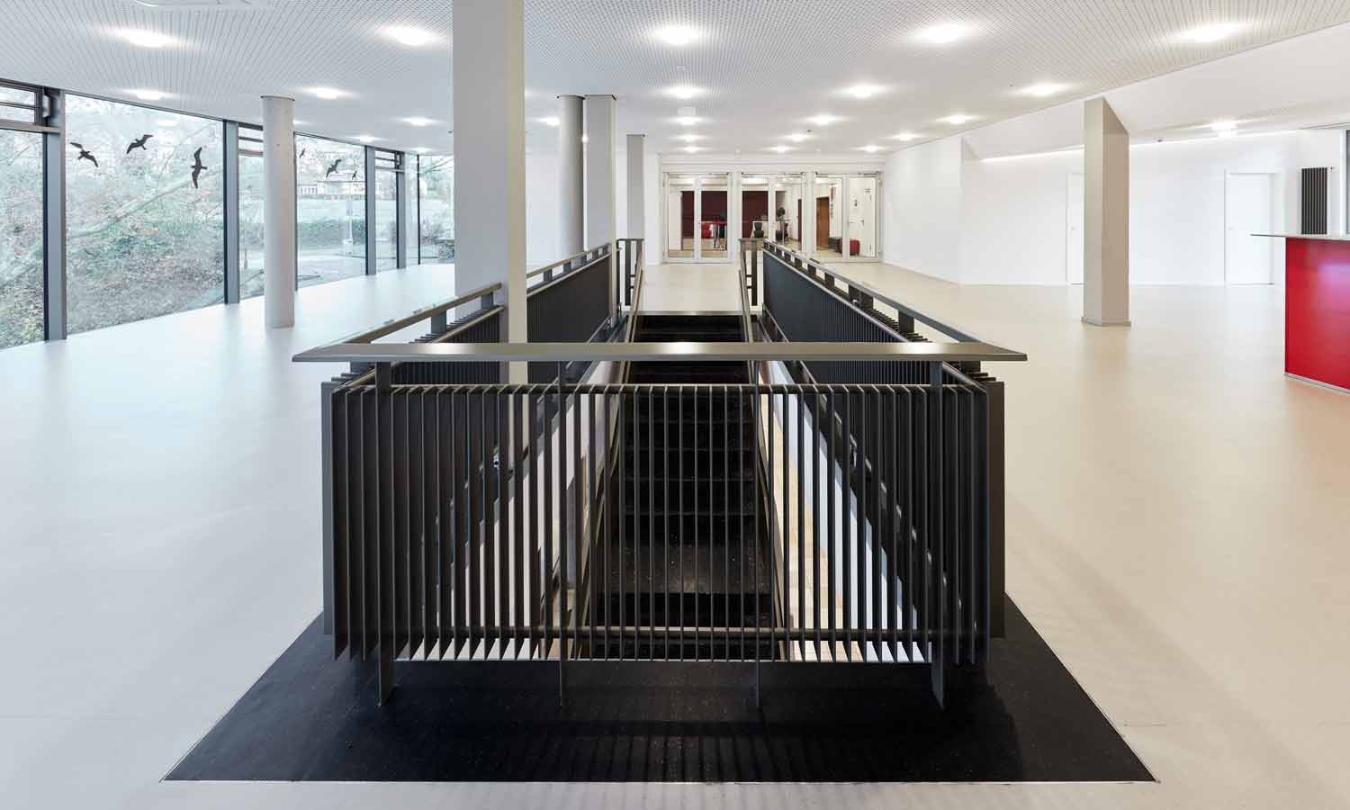 Zehnder Design-Heizkörper als Treppengeländer im Lahrer Parktheater ...