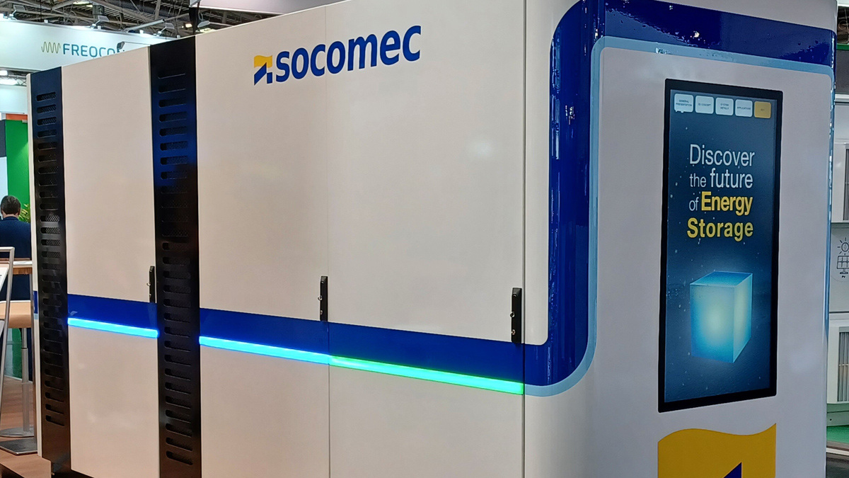 Socomec: Modularer Stromspeicher für Gewerbe und Industrie | Haustec