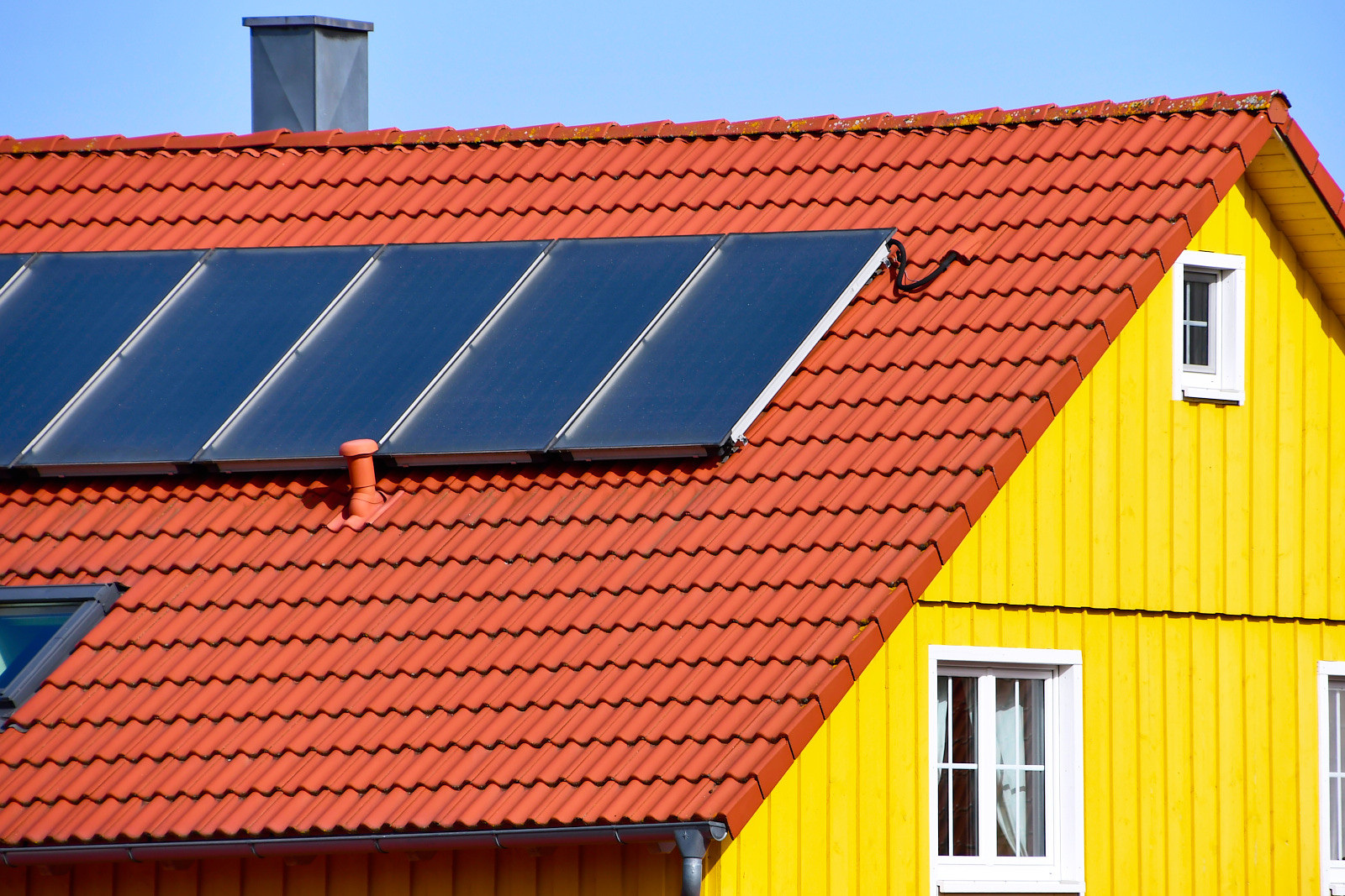 In­dach-Solar­thermie­an­lagen: DGS sieht keine erhöhte Brand­gefahr ...