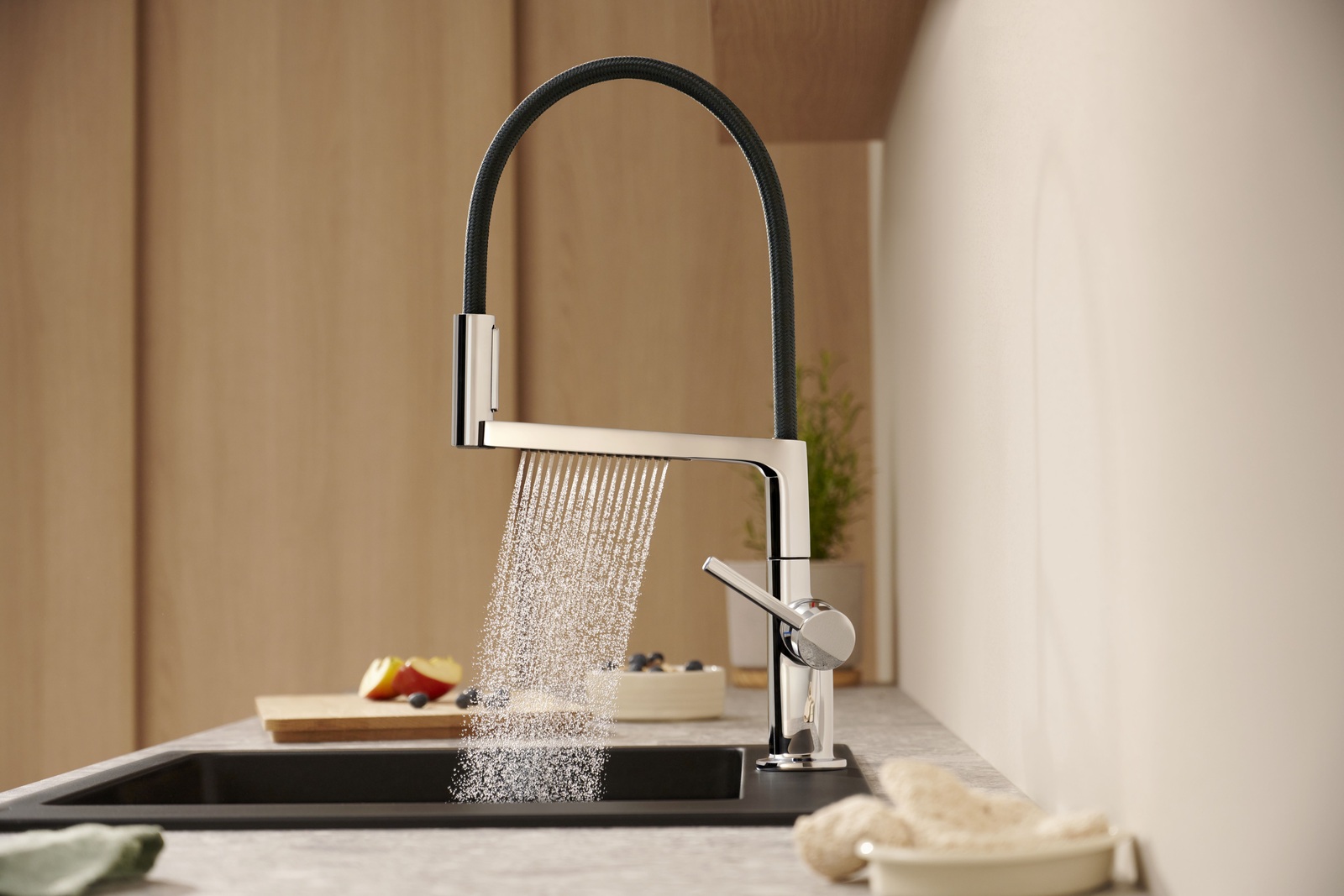 Hansgrohe Talis Select M54 PowderSpray: Die etwas andere Küchenarmatur ...