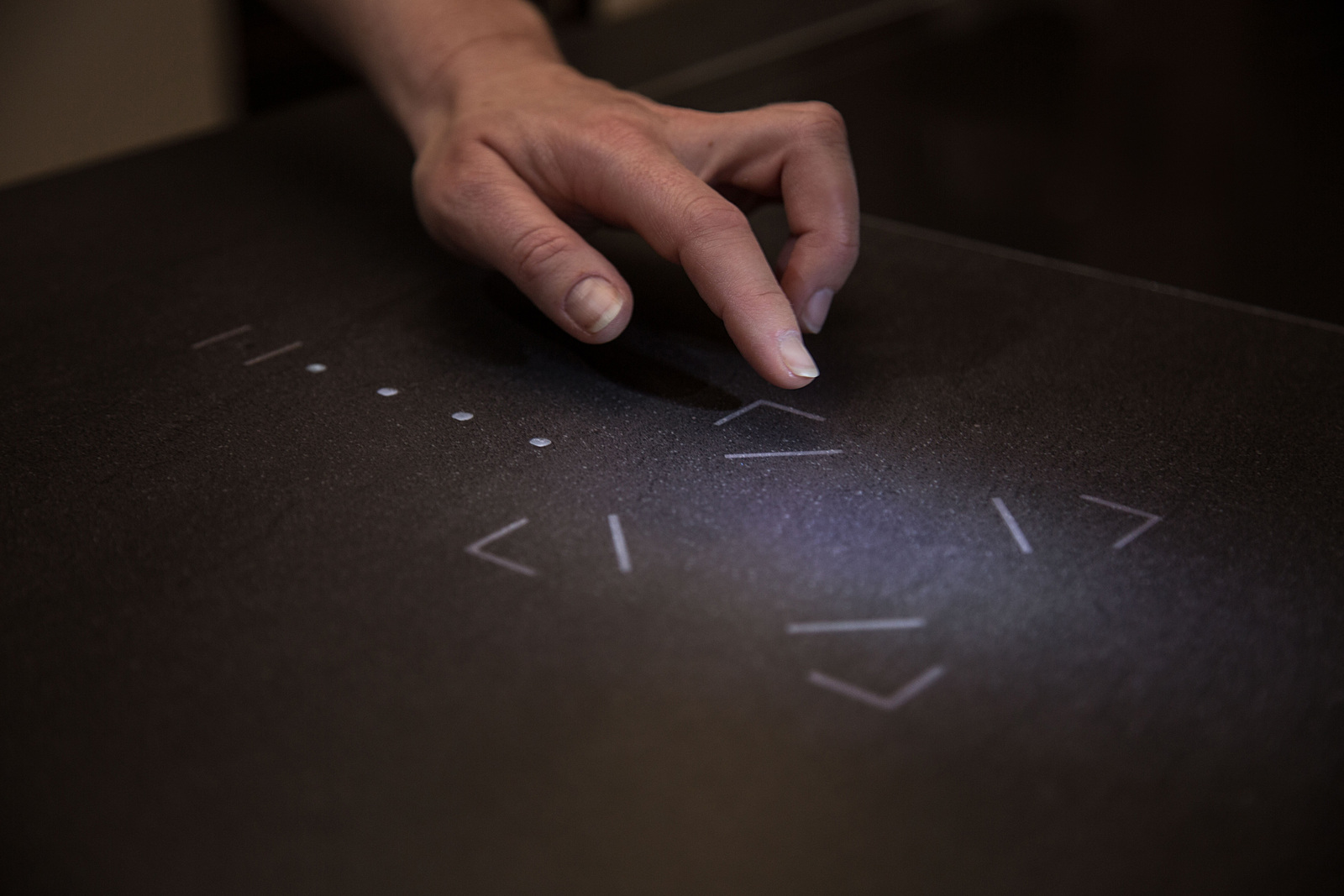 Loxone Touch Stone: Schalter im Stein | Haustec